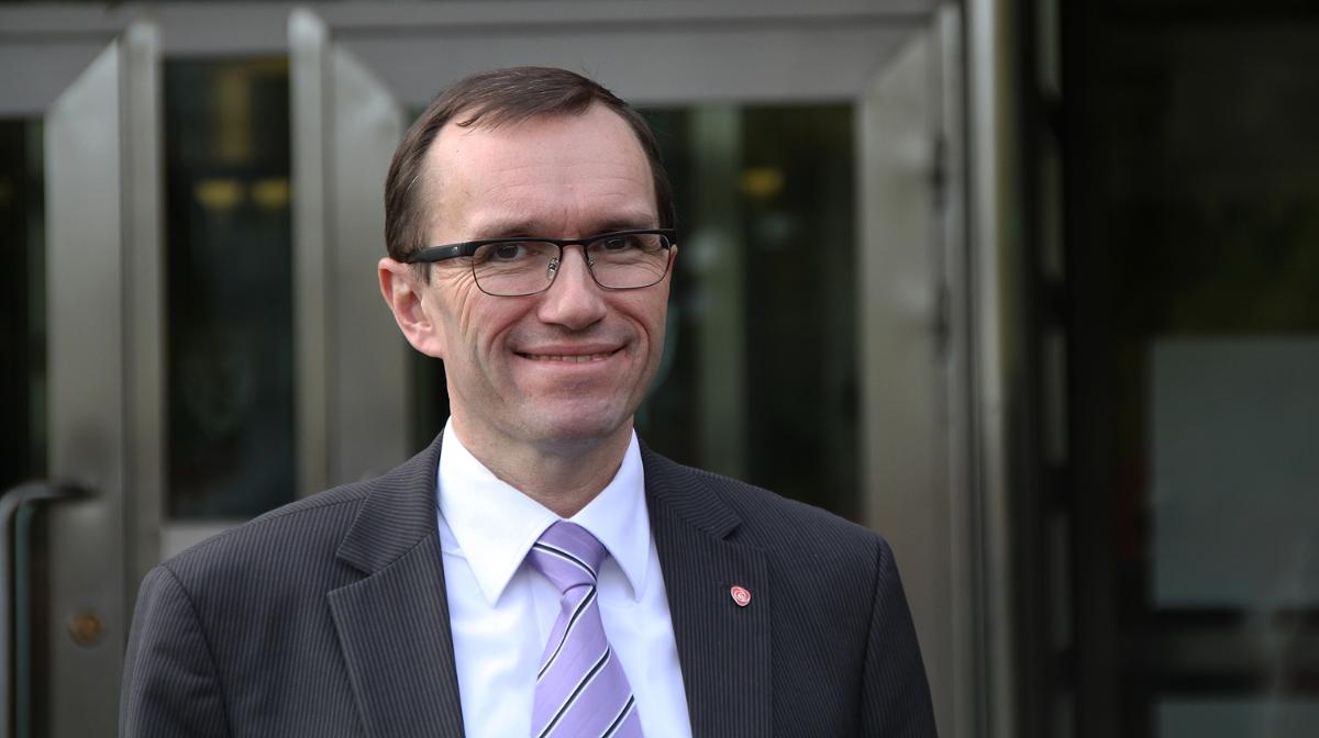 Åpent debattmøte med utenriksminister Espen Barth Eide og NATO-topper | UiT