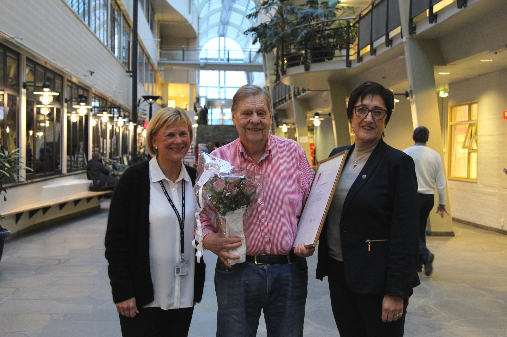 Leif fikk Arbeidsmiljøprisen 2016 | UiT