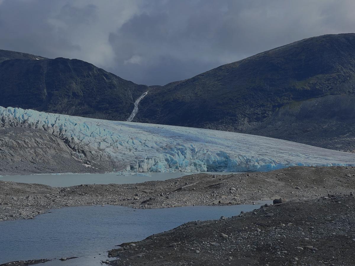 Meltwater release of heavy metals from glacier to ocean in a changing ...